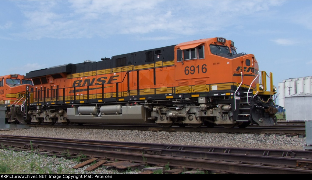 BNSF 6916